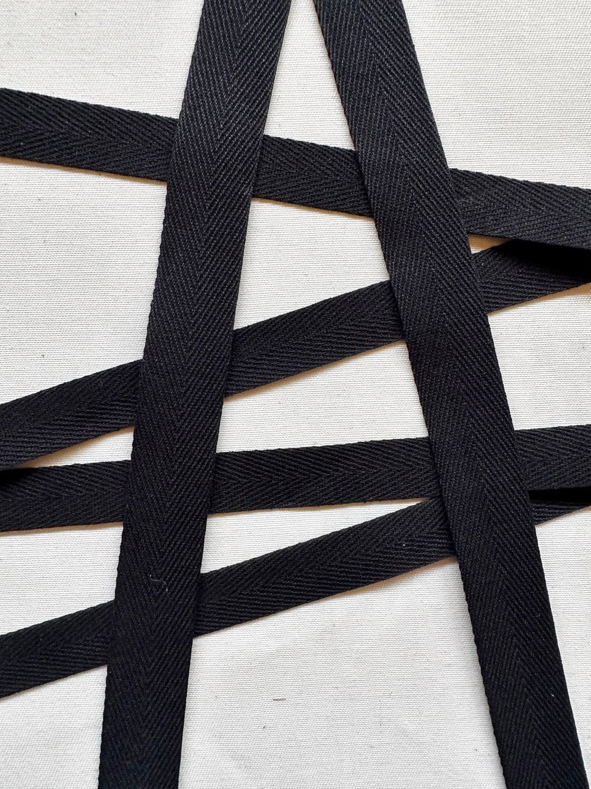 JS Black Cotton Twill Tape Made in Italy Per 5 Yards – L'Etoffe Fabrics LLC