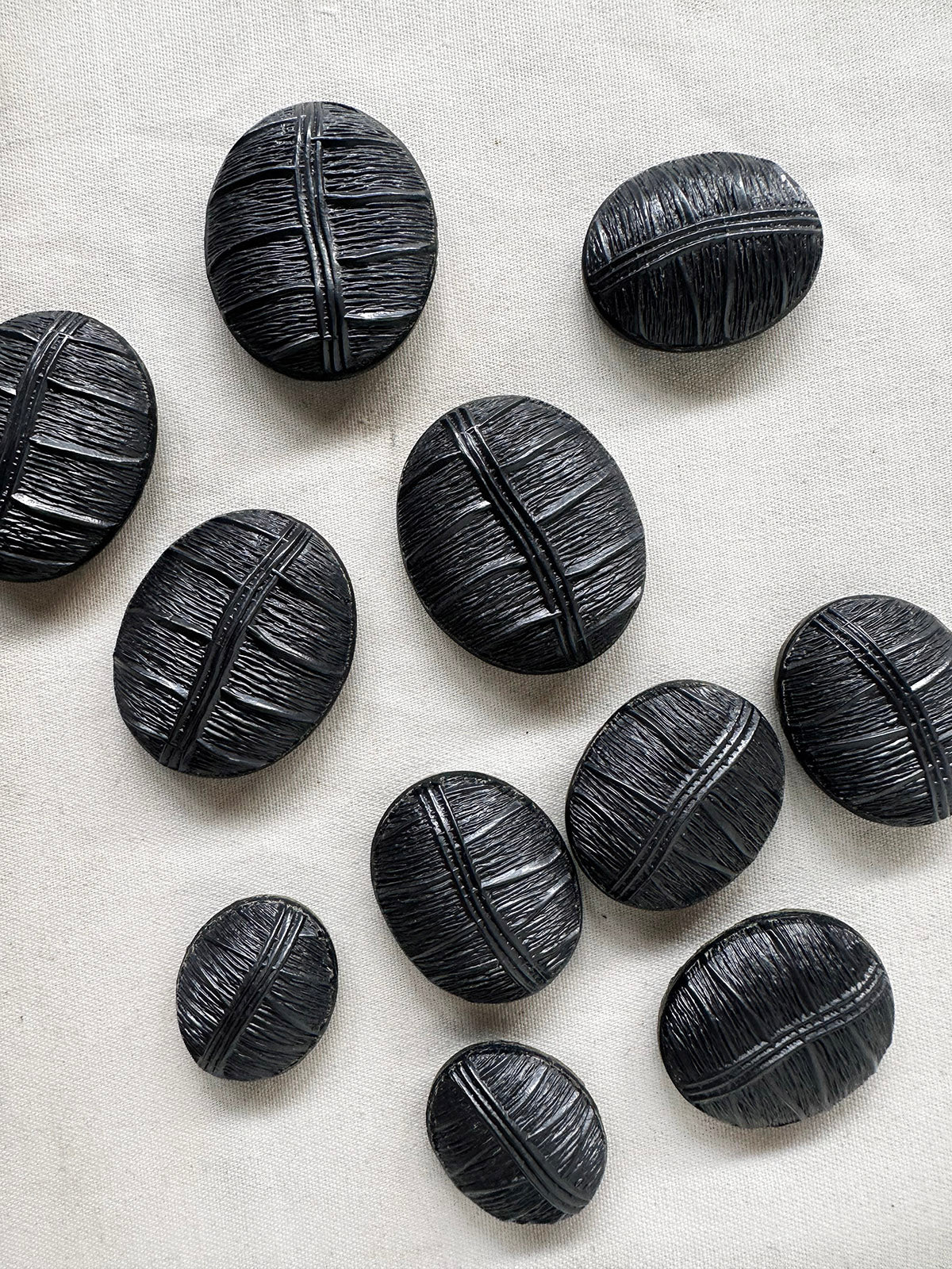 Vintage Italian Gunmetal Plastic Organic Nut Shell Buttons – L'Etoffe ...